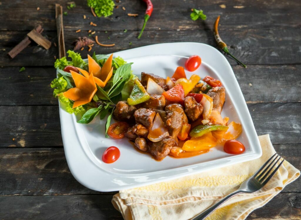 Best Vietnamese shaking beef (bo luc lac) recipe to delight your guests ...